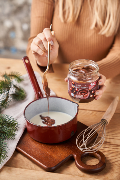 Selbstgemachter Bio-Lebkuchen-Nougat-Likör