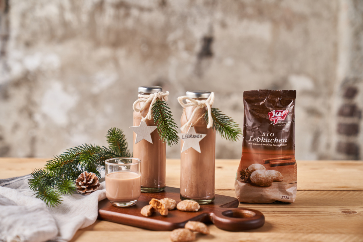 Selbstgemachter Bio-Lebkuchen-Nougat-Likör