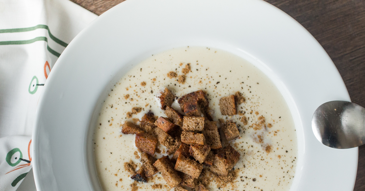 pikante Milchsuppe mit geröstetem Roggenbrot | Rezept – Ja! Natürlich